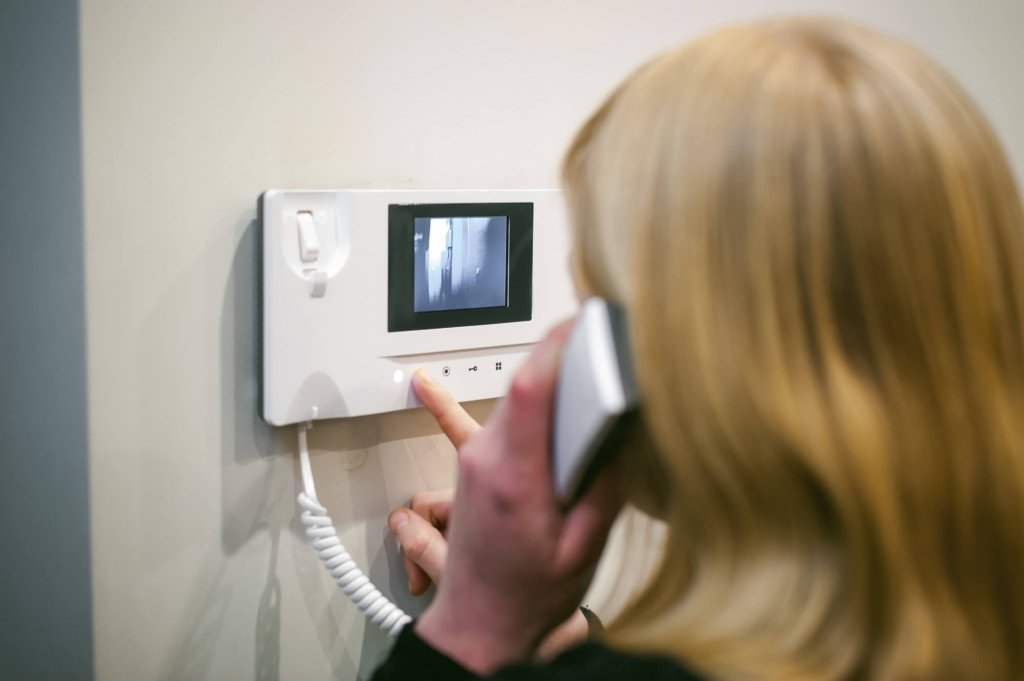 Interfone digital: você sabe quais são as suas vantagens? – Blog ITA 24 ...